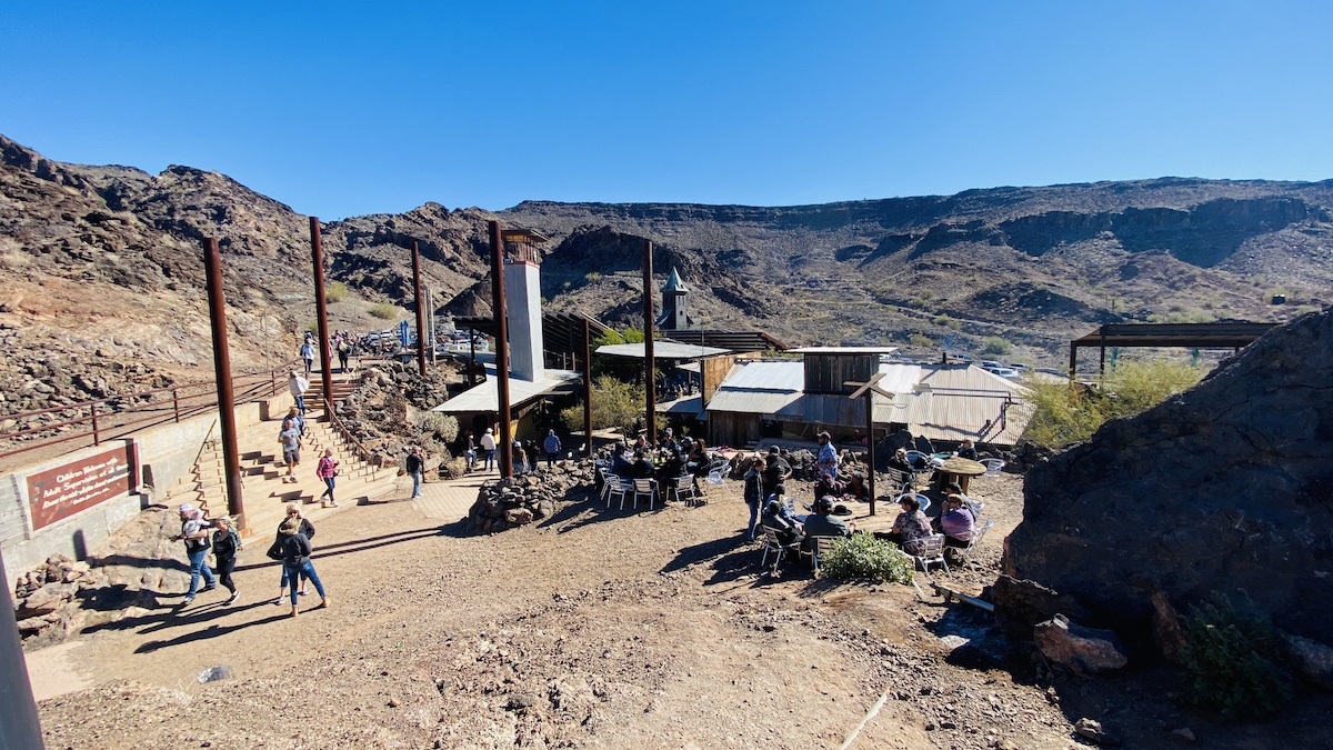 The Desert Bar – Smokey Da Van